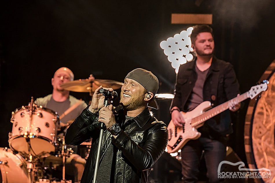 cole-swindell-w-band-ran-9 – Rock At Night cole-swindell-w-band-ran-9 – Rock At Night